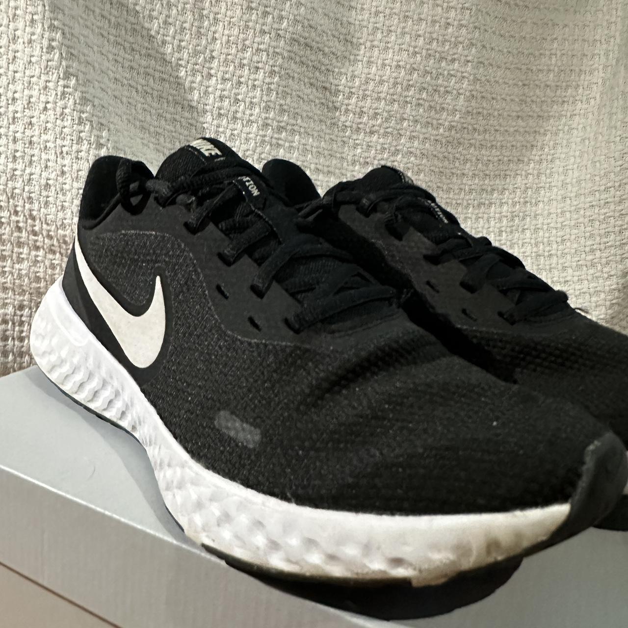 nike evolution trainers (womens size 9.5) - Depop