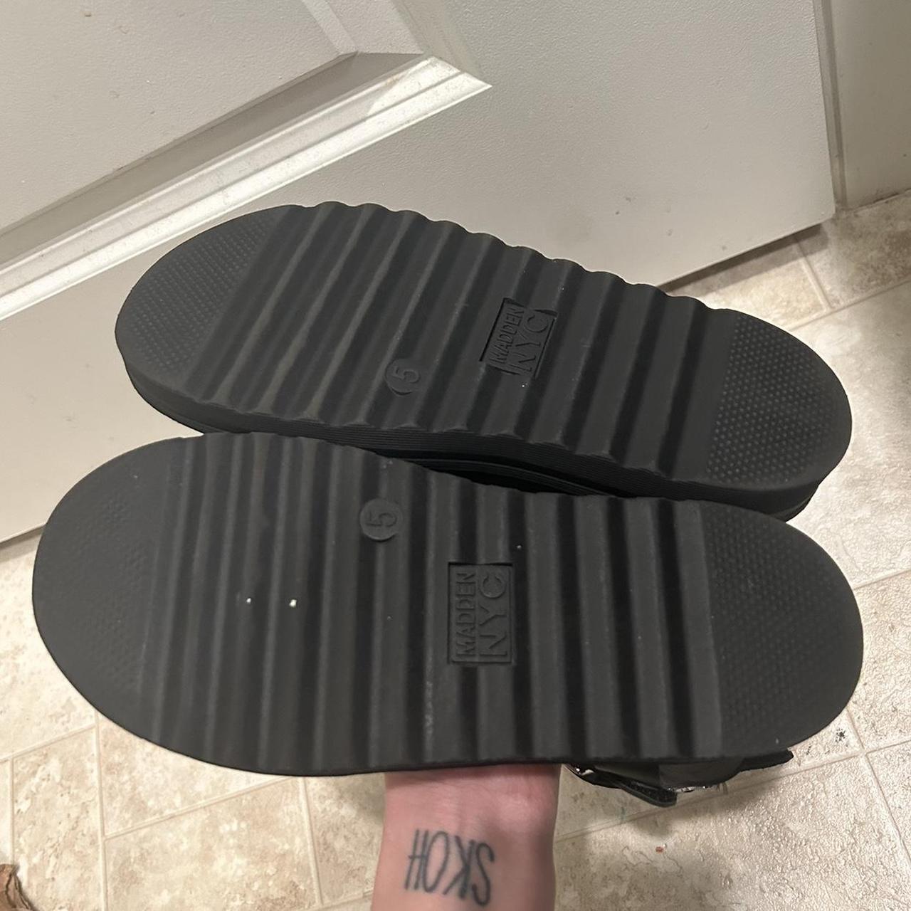 Hot Topic Women's Black Sandals | Depop