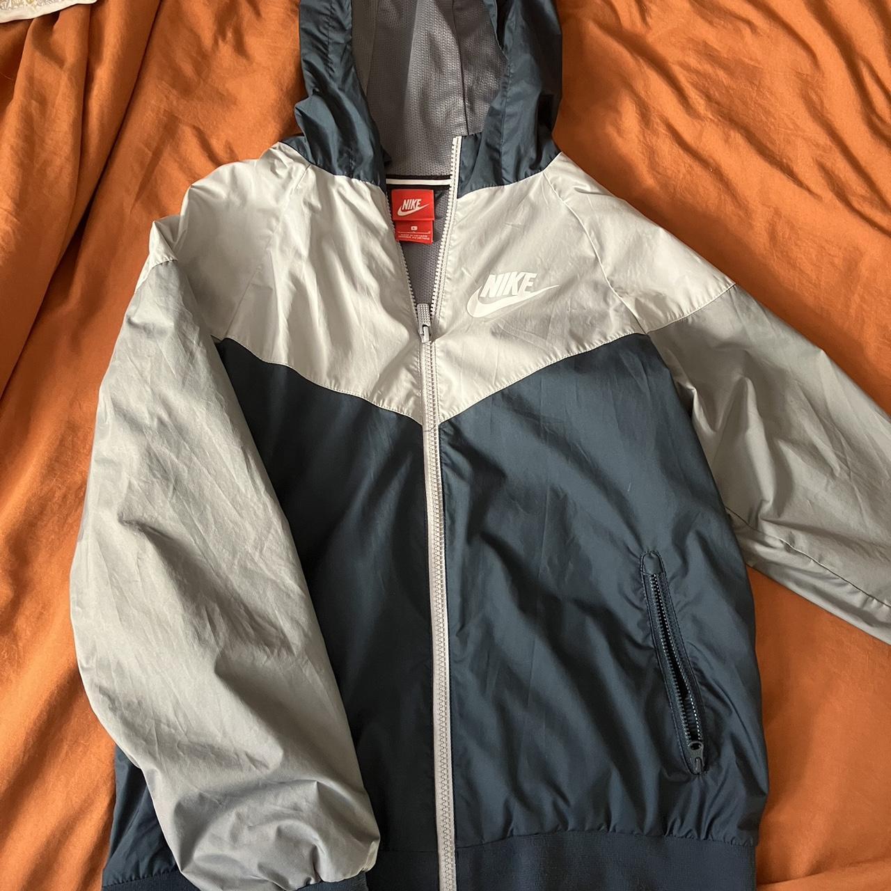 Nike WindBreaker . Kids Large fits Women Small - Depop