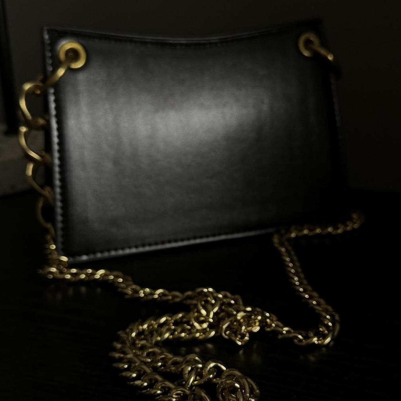 Sheike Bag in great condition, removable gold chain. - Depop