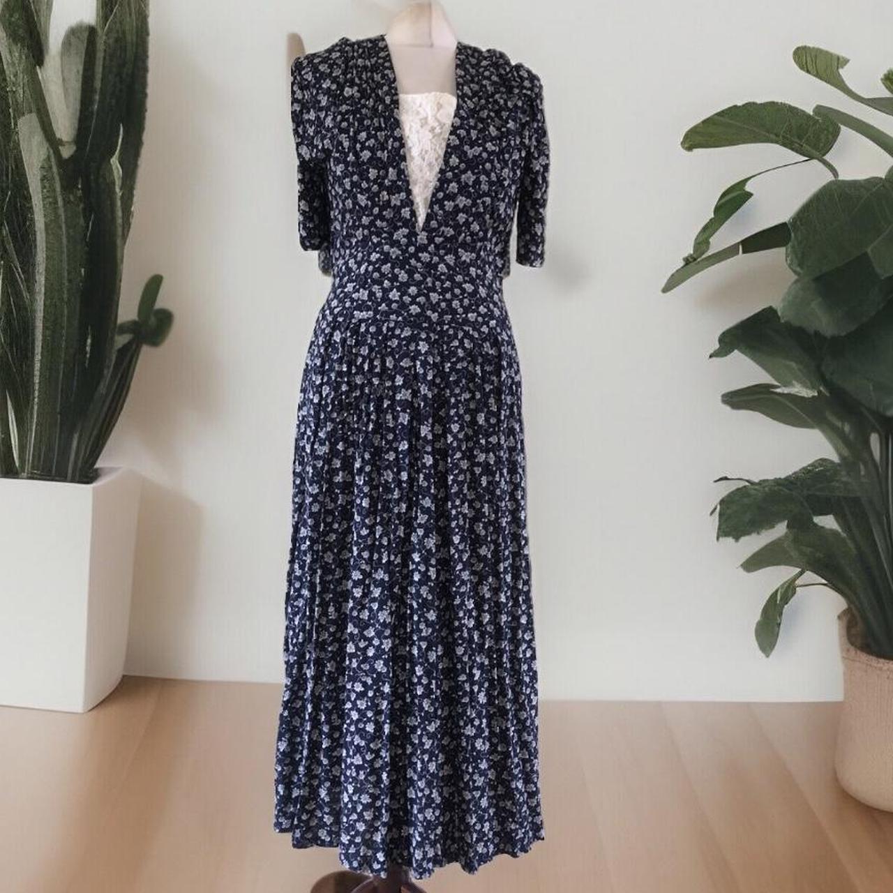 Pretty Dorothy Perkins Vintage style Tea Dress Midi... - Depop