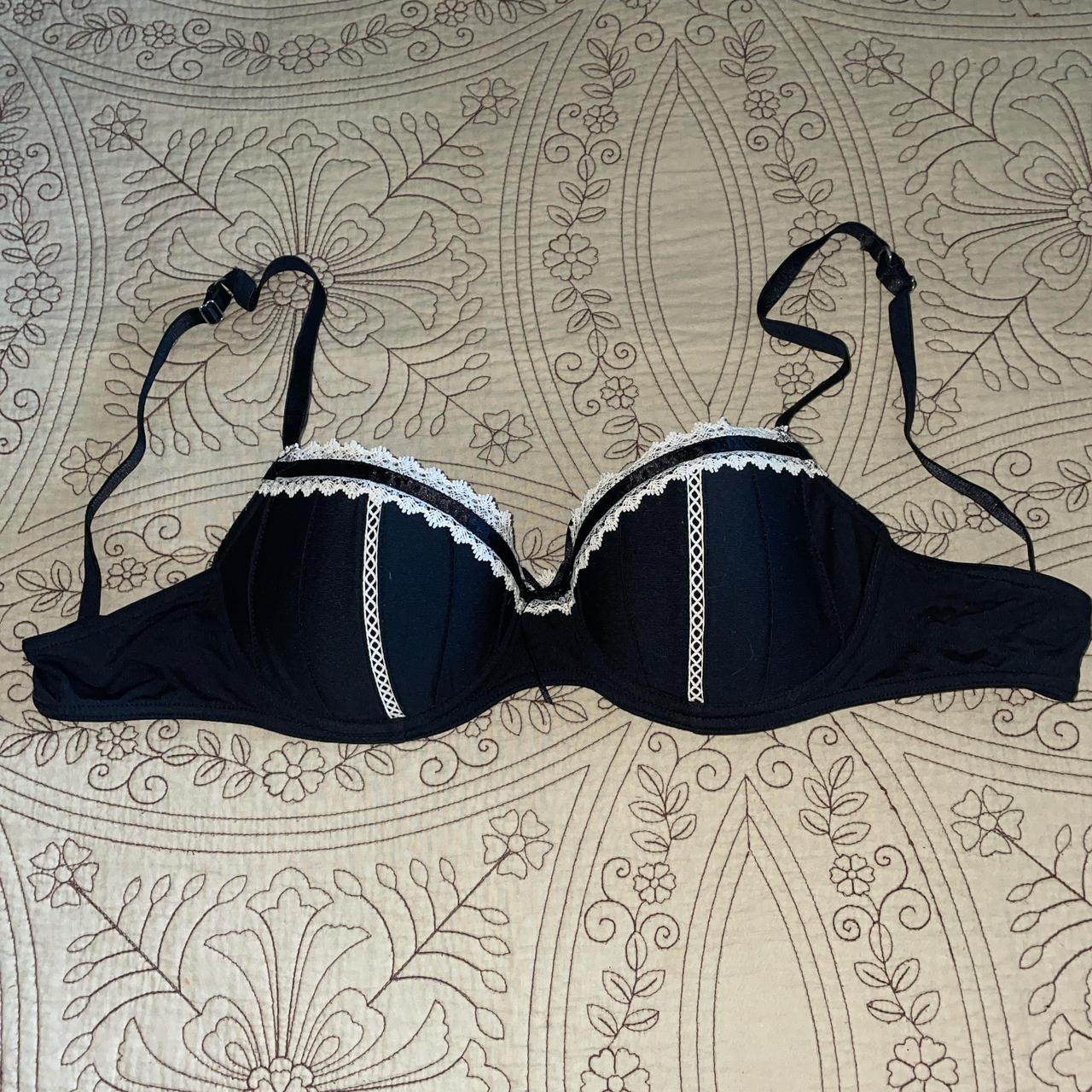 Candies 36B bra. Super cute lace detailing but... - Depop