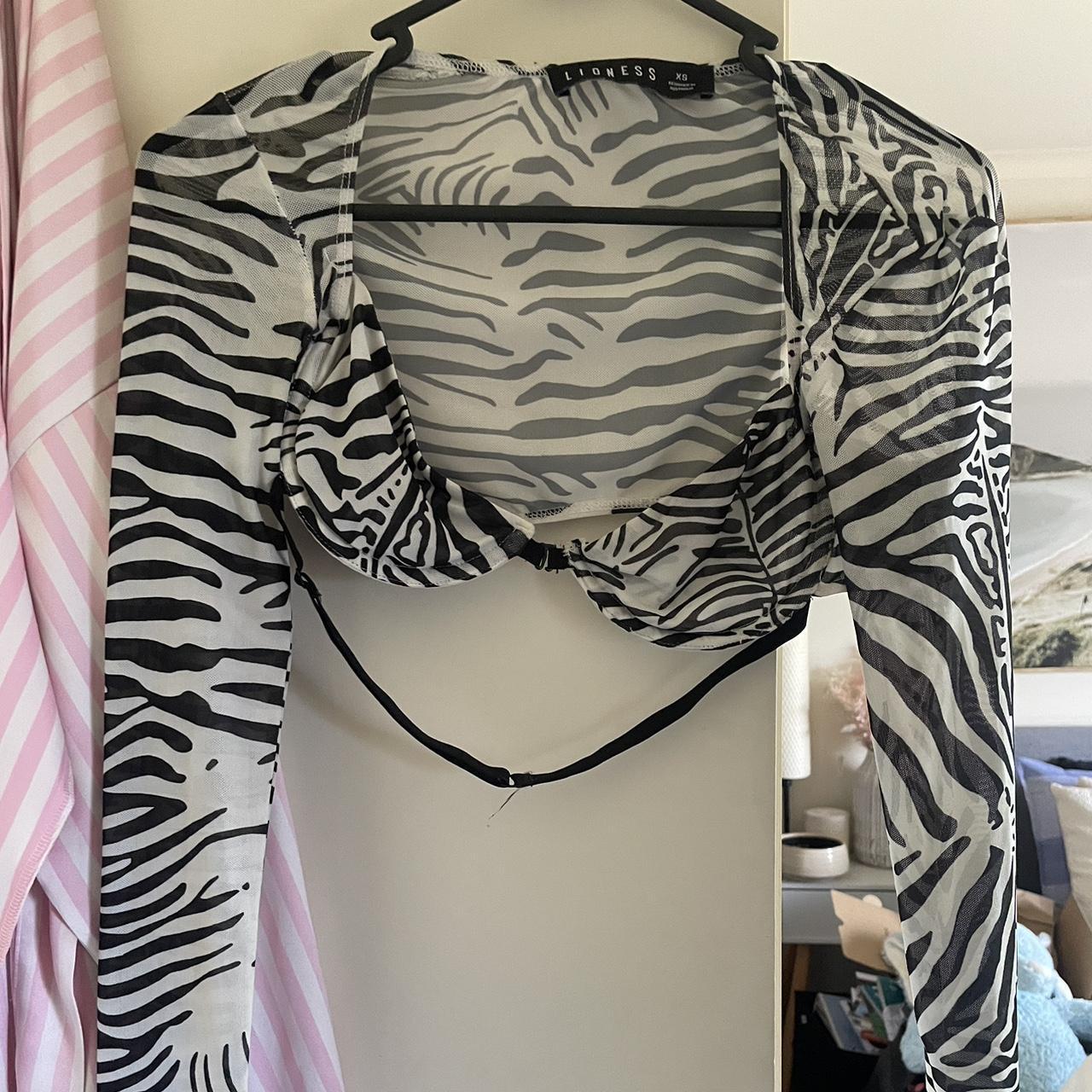 Lioness zebra print top Size xs Worn a few times - Depop