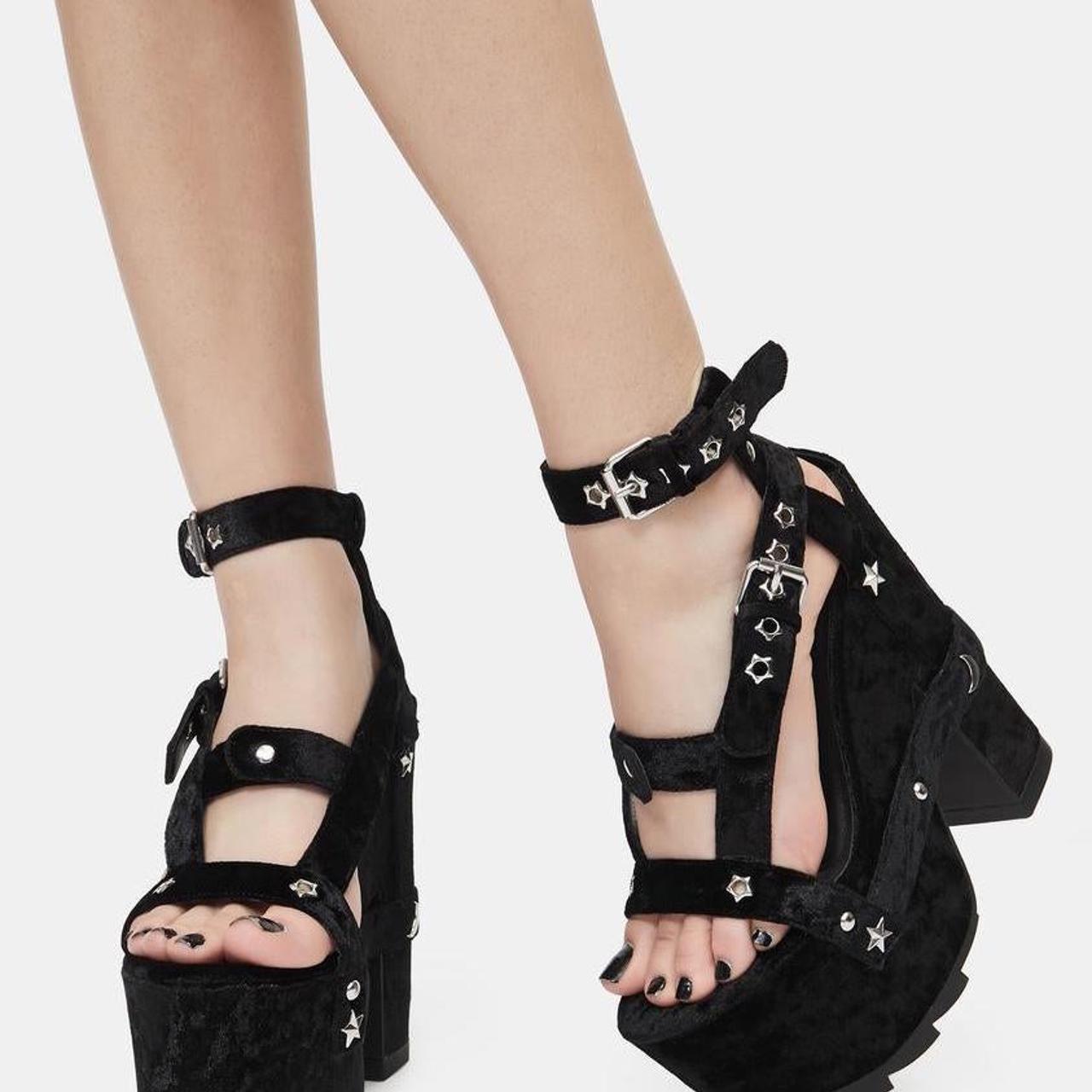 YRU Women's Black Sandals | Depop