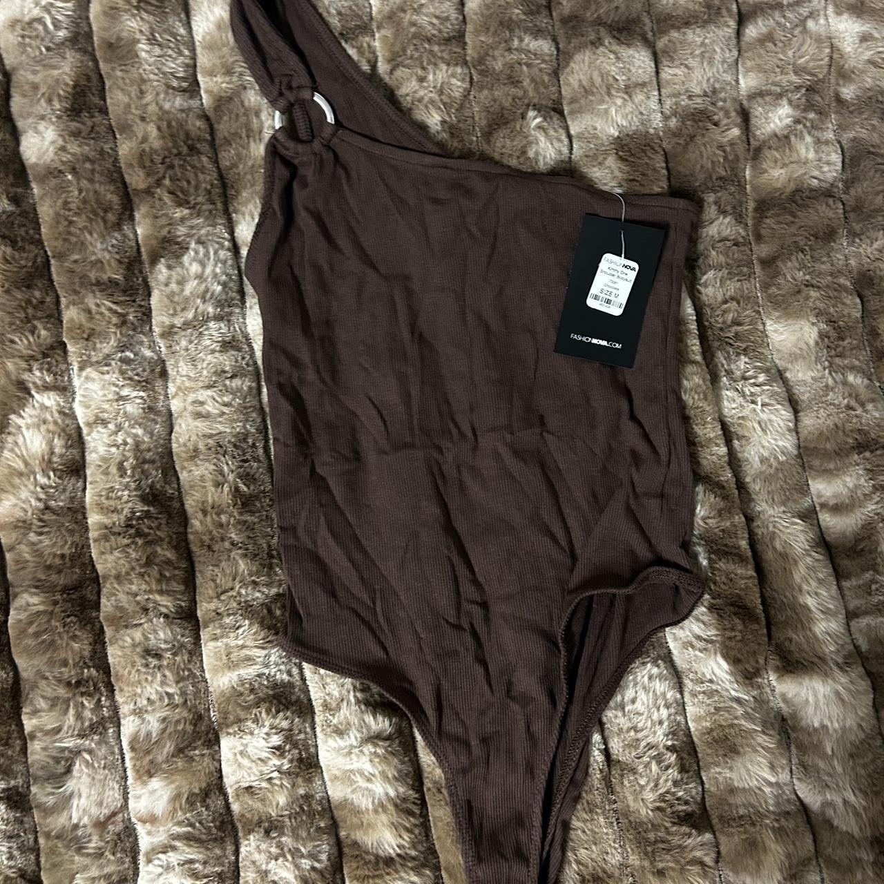 Fashion Nova Brown One Shoulder Ring Bodysuit Brand new - Depop
