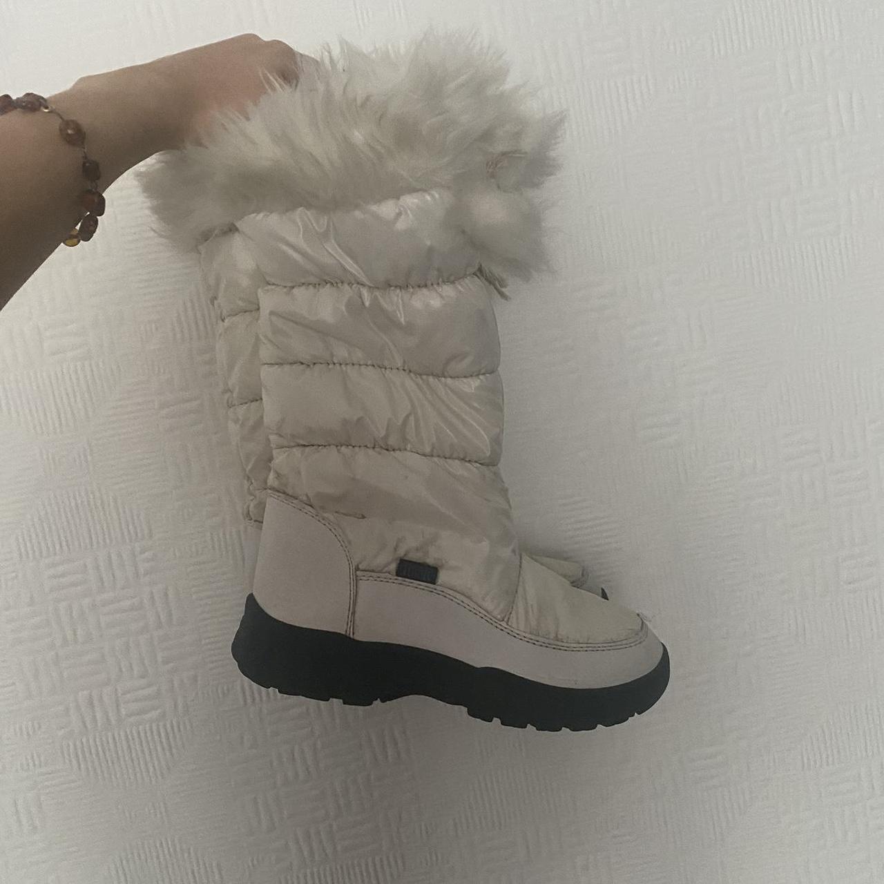 white fur snow boots y2k 2000s good condition the... - Depop