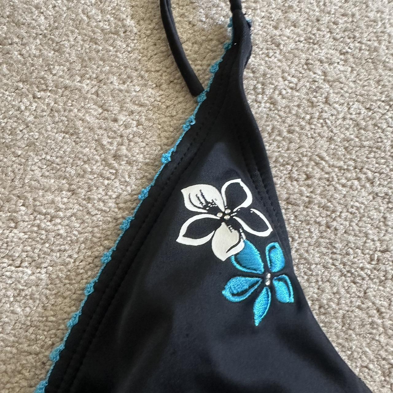 Cute y2k esque floral detailed bikini Size large... - Depop