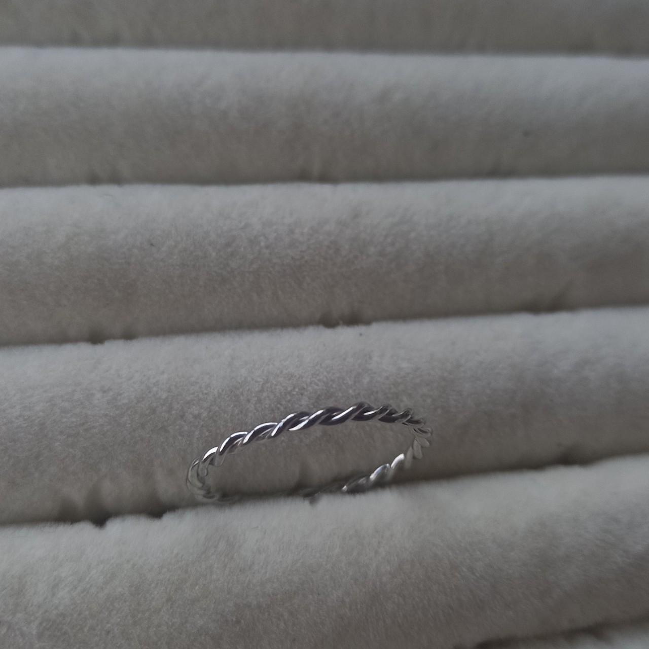 Twisted band ring FREE STANDARD SHIPPING 17.5mm... - Depop