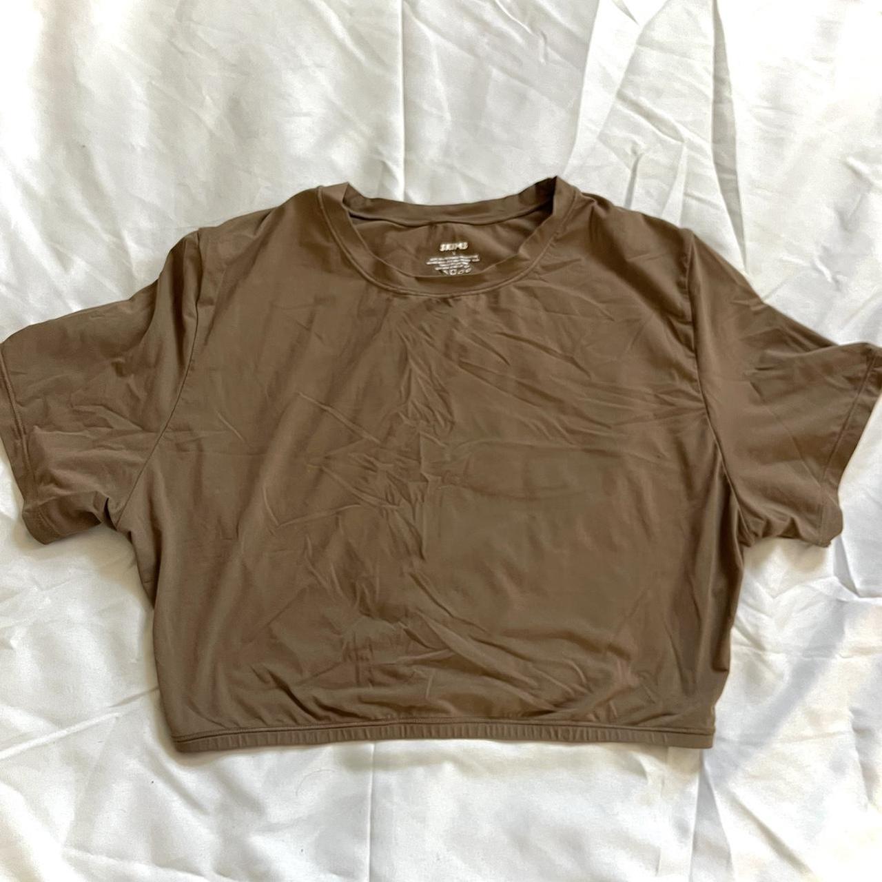 skims cropped fits everybody top — size large but... - Depop