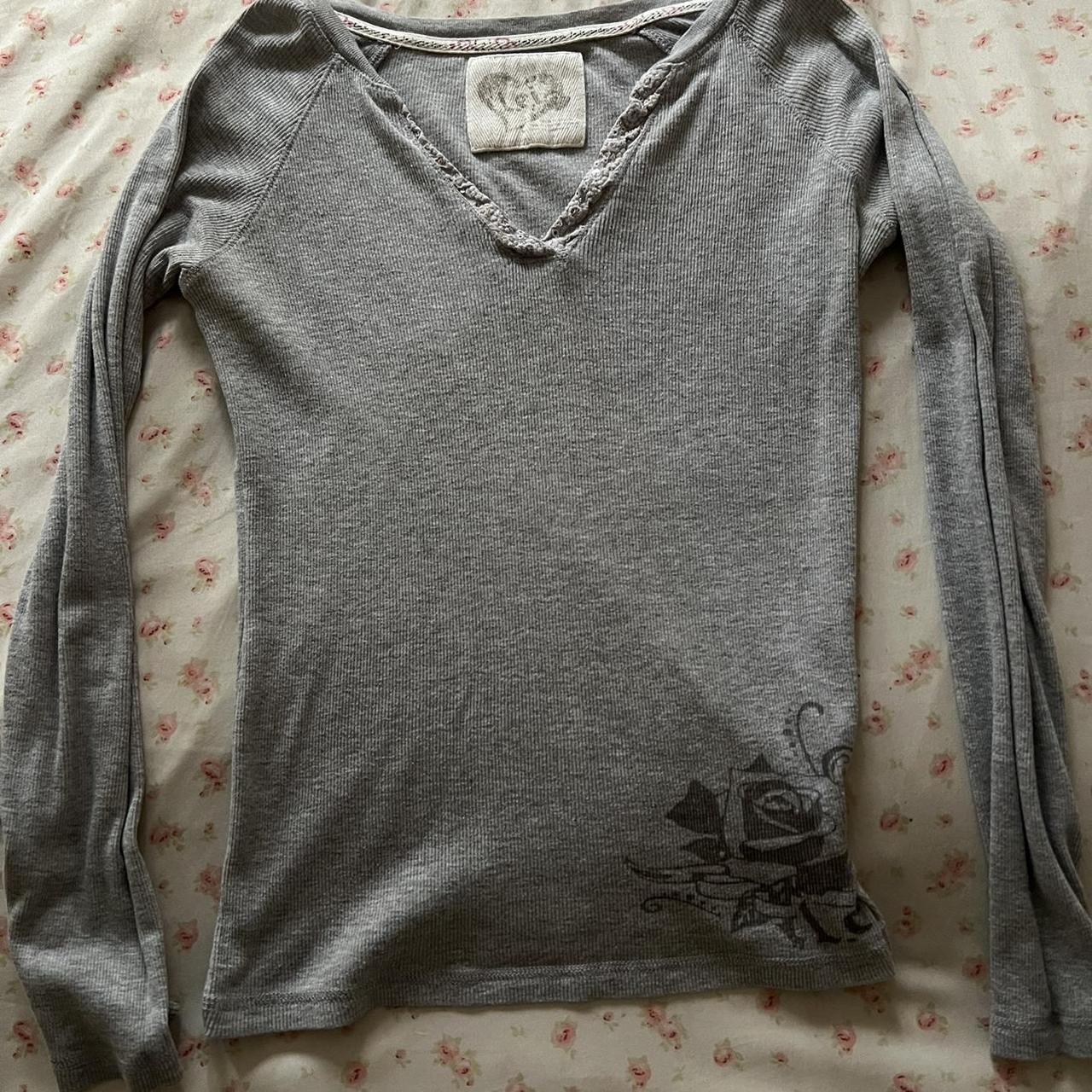 grey v line top with cute detailing There’s no size... - Depop