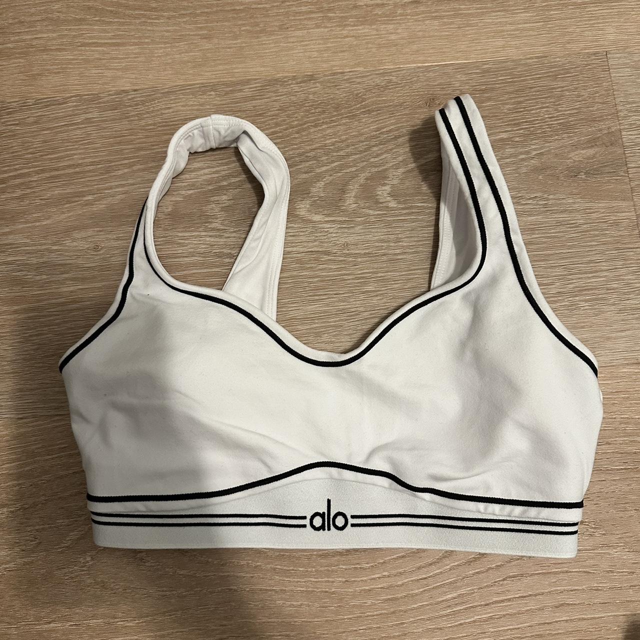 Alo yoga heart throb set Leggings size XXS Bra... - Depop