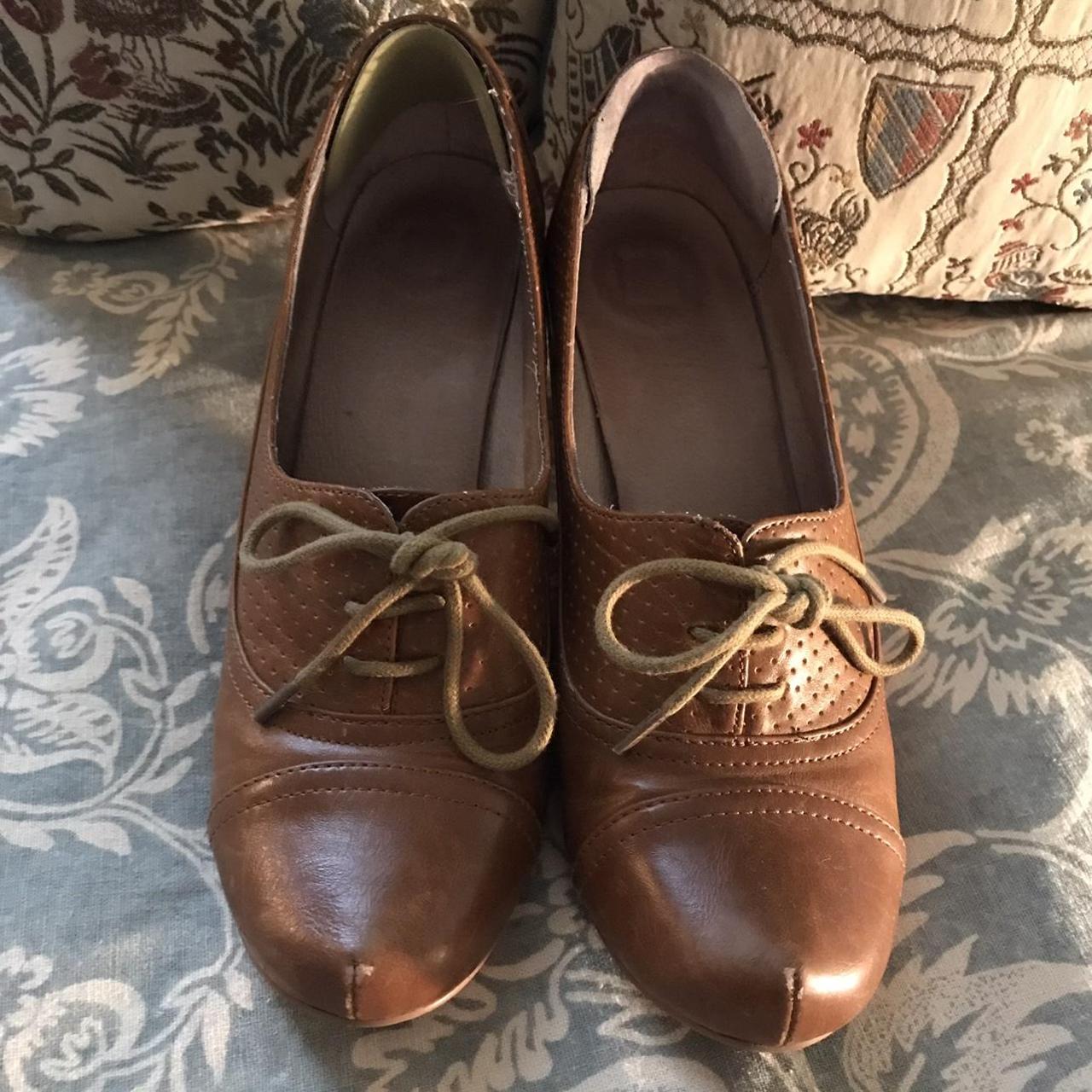 Cognac brown Chelsea Crew pumps from ModCloth. Very... - Depop