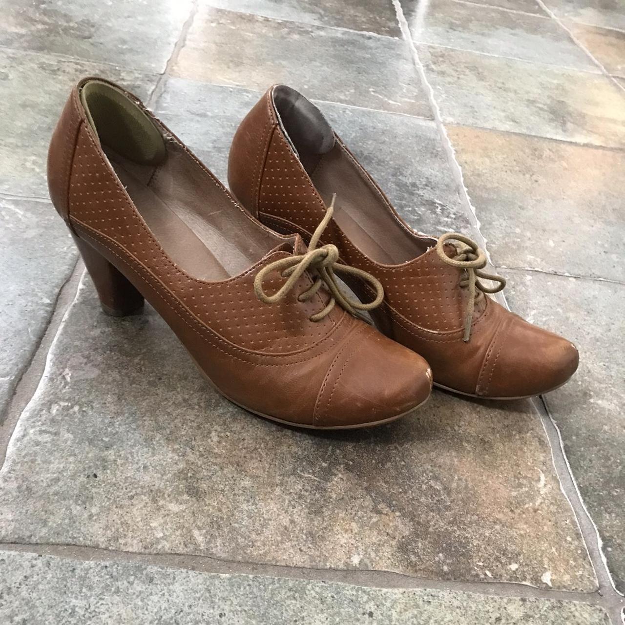 Cognac brown Chelsea Crew pumps from ModCloth. Very... - Depop