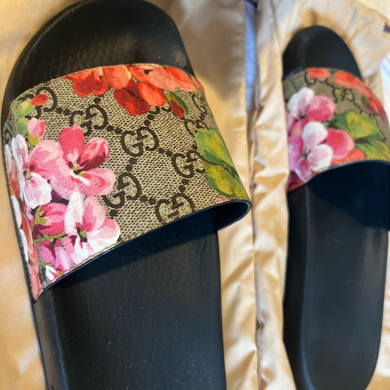 Gucci GG BLOOMS SUPREME FLORAL SLIDE SANDAL Hardly... - Depop