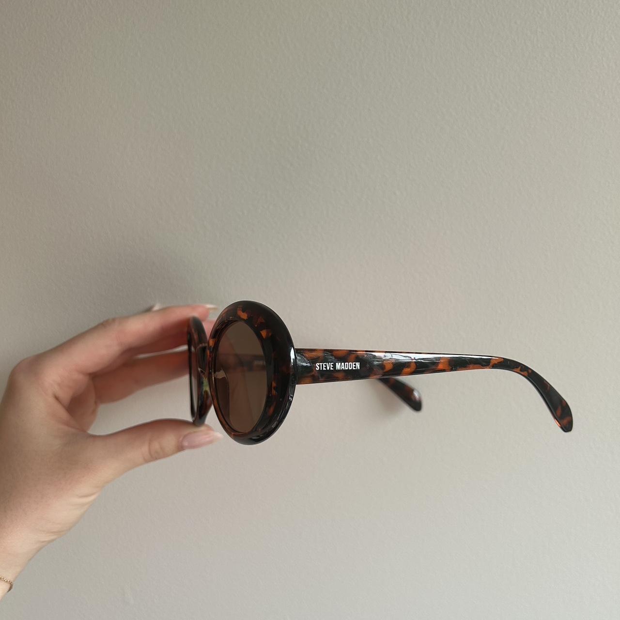 Steve Madden Oval Sunglasses - Depop