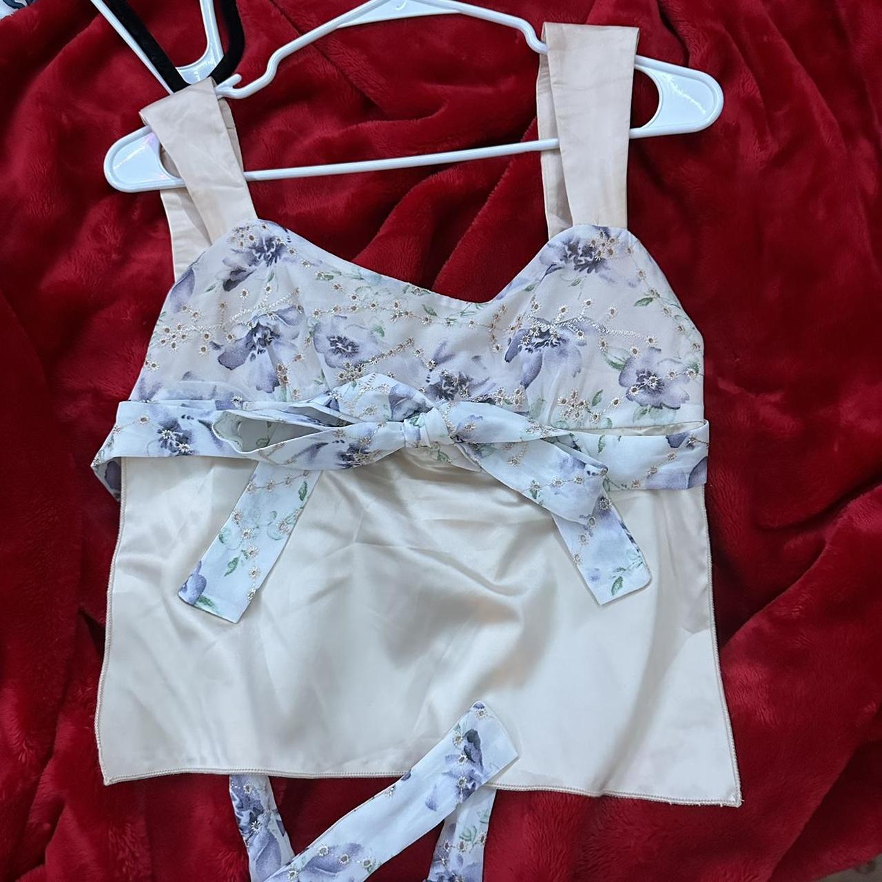 Fenity top size small - Depop