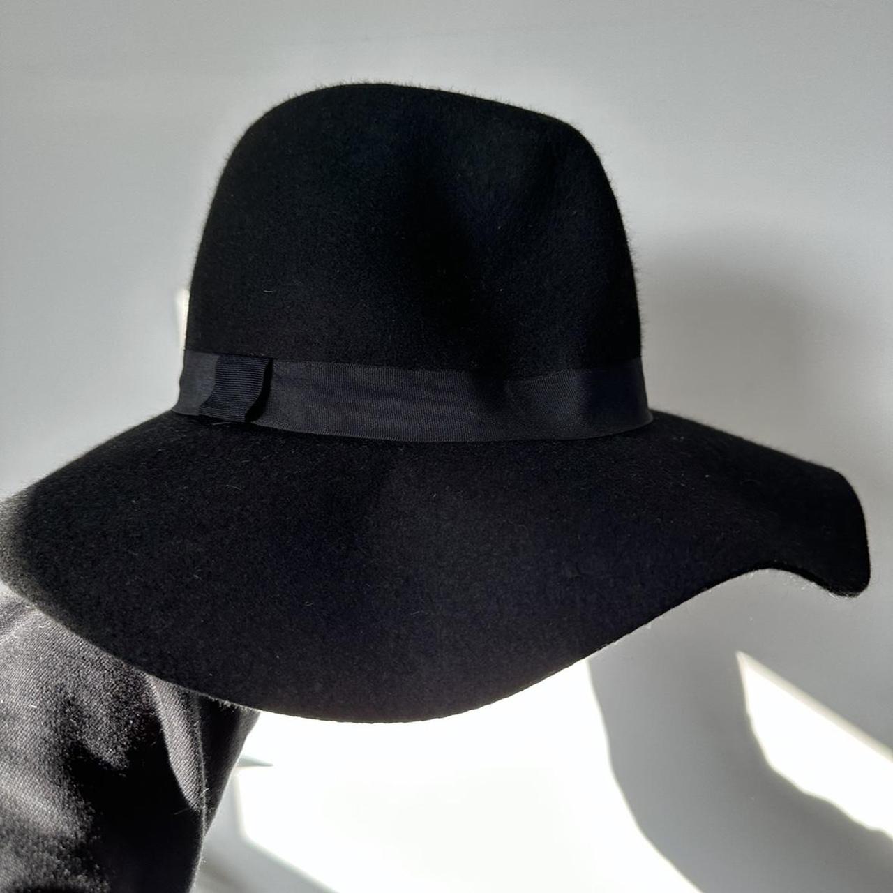 Black winter hat - Depop