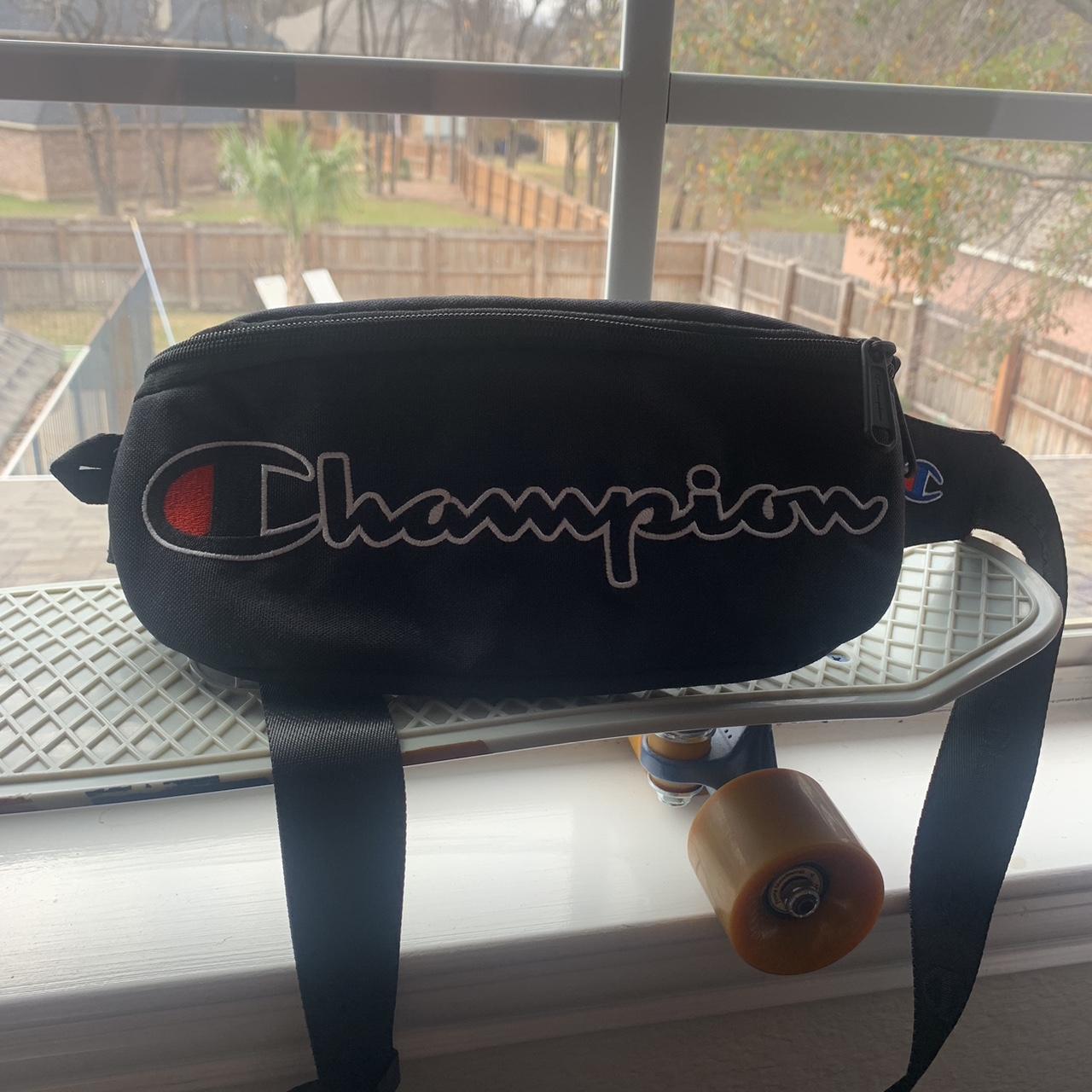 Very useful champion Fanny pack. Great for on the go. 📦 - Depop