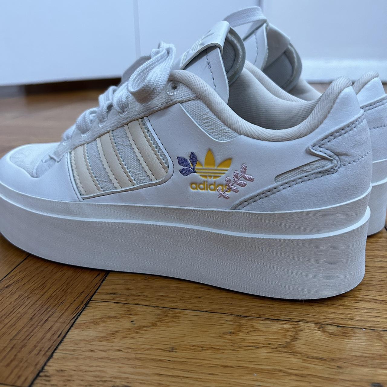 Adidas Originals Women's White and Cream Trainers | Depop
