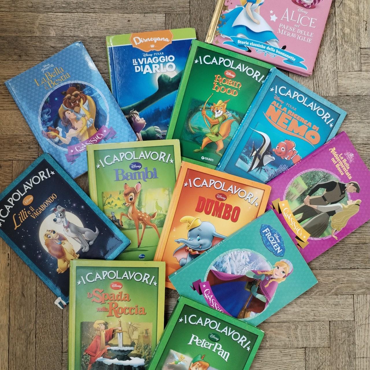 12 libri Disney Strappo piccolo su una copertina... - Depop