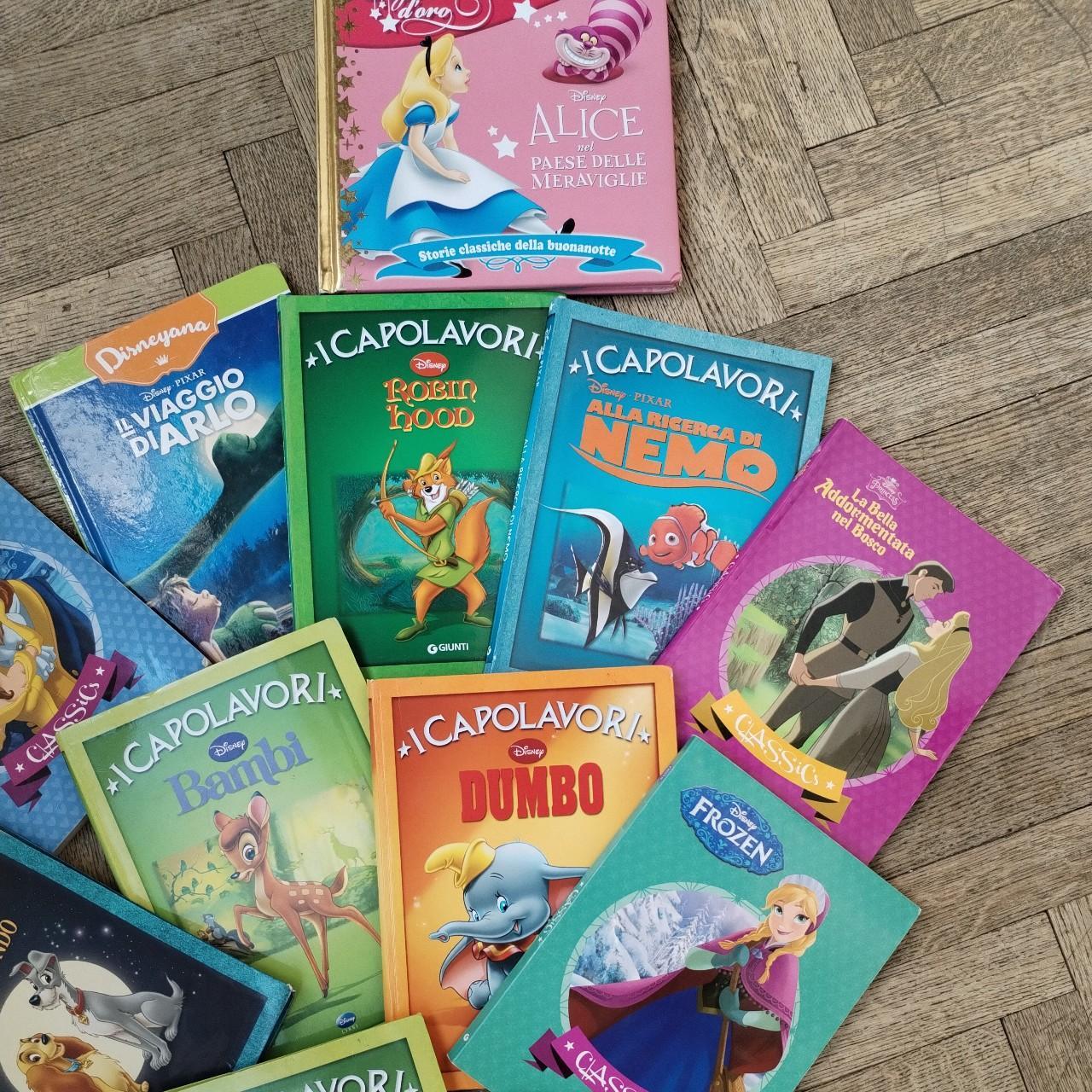 12 libri Disney Strappo piccolo su una copertina... - Depop