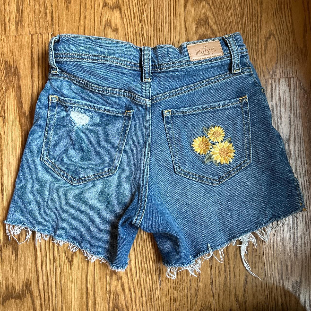 Hollister sunflower shorts 🌻🌻 they’re labeled... - Depop