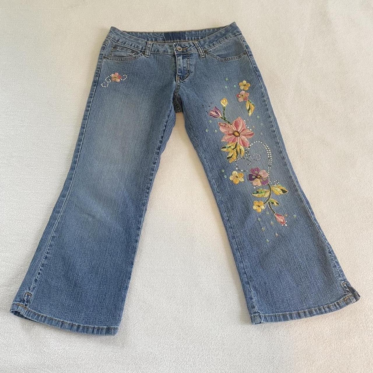 super cute pair of vintage angels embroidered capri... - Depop