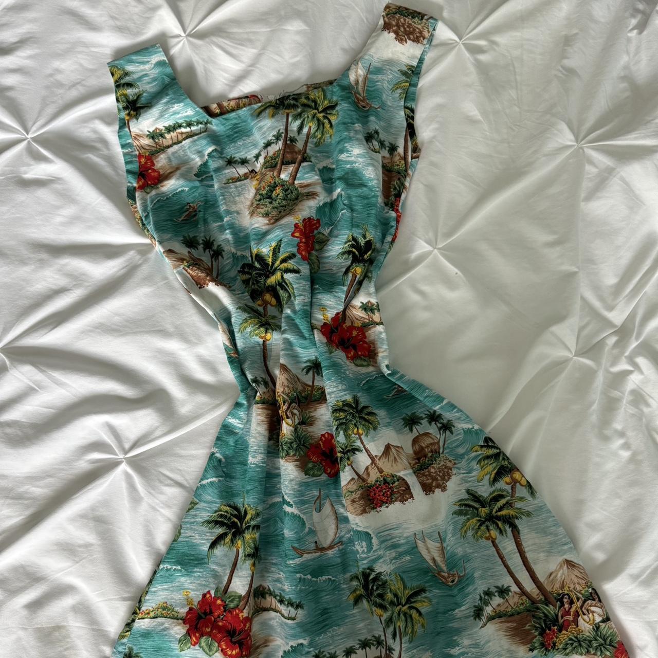 Vintage Hawaiian dress! Best fits a size small and... - Depop