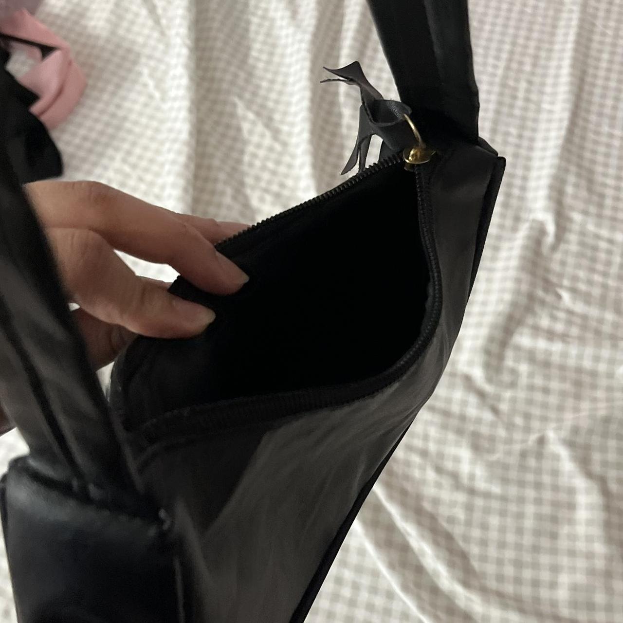 black shoulder bag ~ only one compartment - Depop