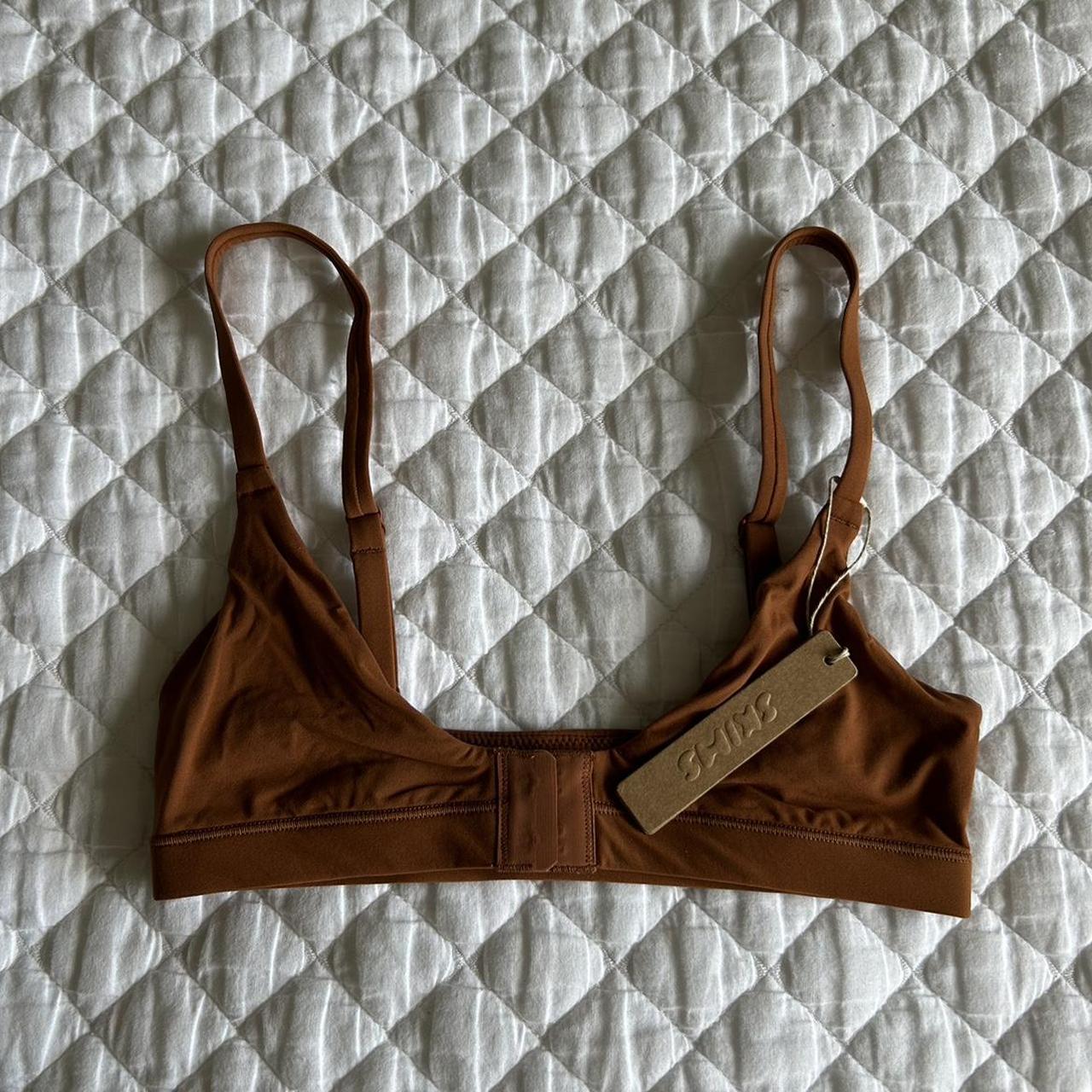 skims adaptive triangle bralette - size xxs -... - Depop
