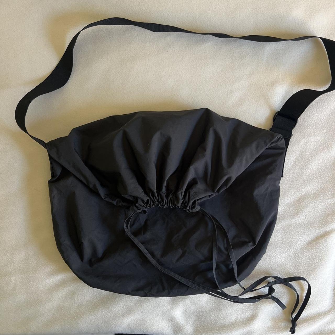 Uniqlo Drawstring Shoulder Bag - Depop