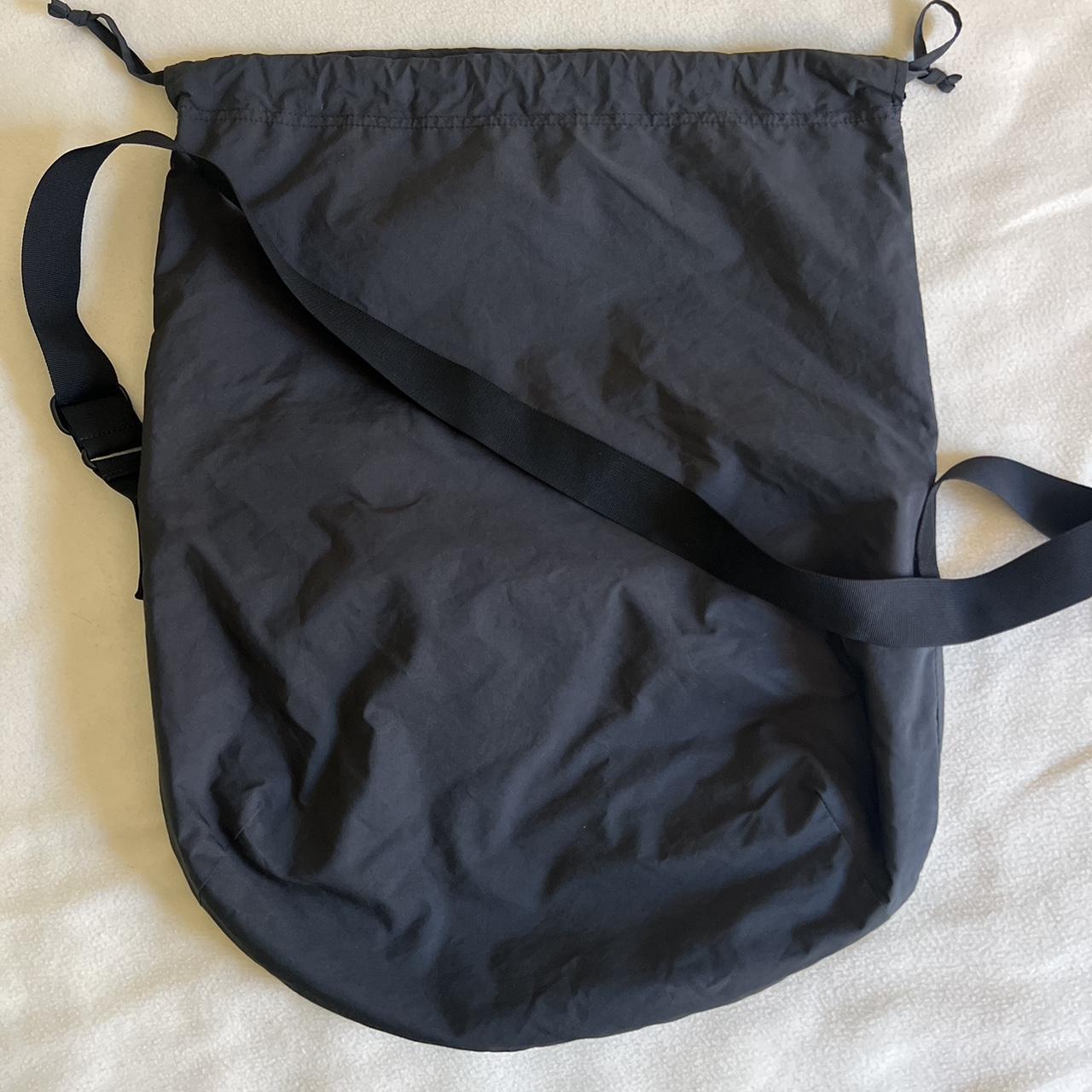 Uniqlo Drawstring Shoulder Bag - Depop