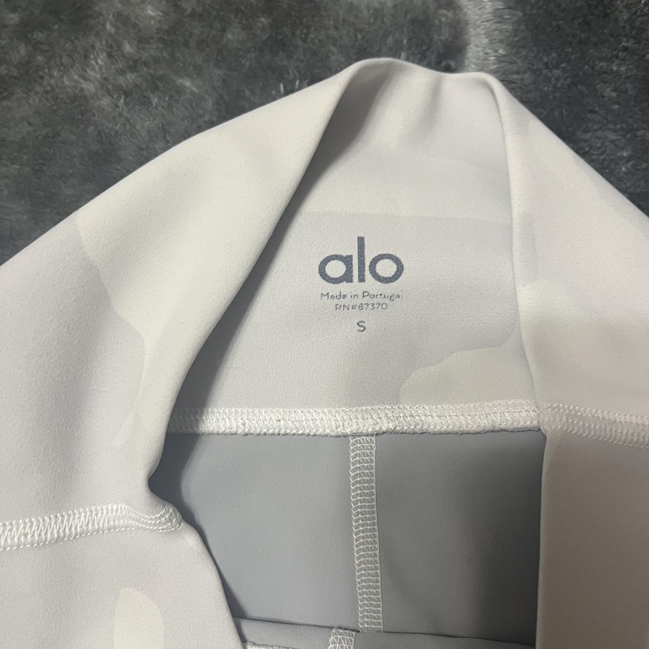 Alo Leggings Size small , no piling and in amazing... - Depop