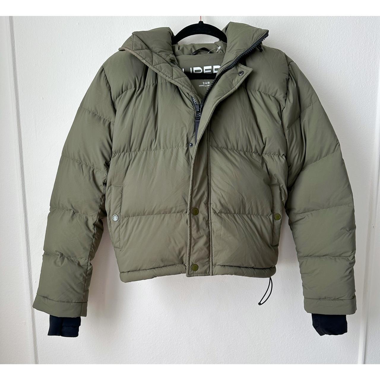 Aritzia Super Puff Shorty Size XXS Nylon,... - Depop