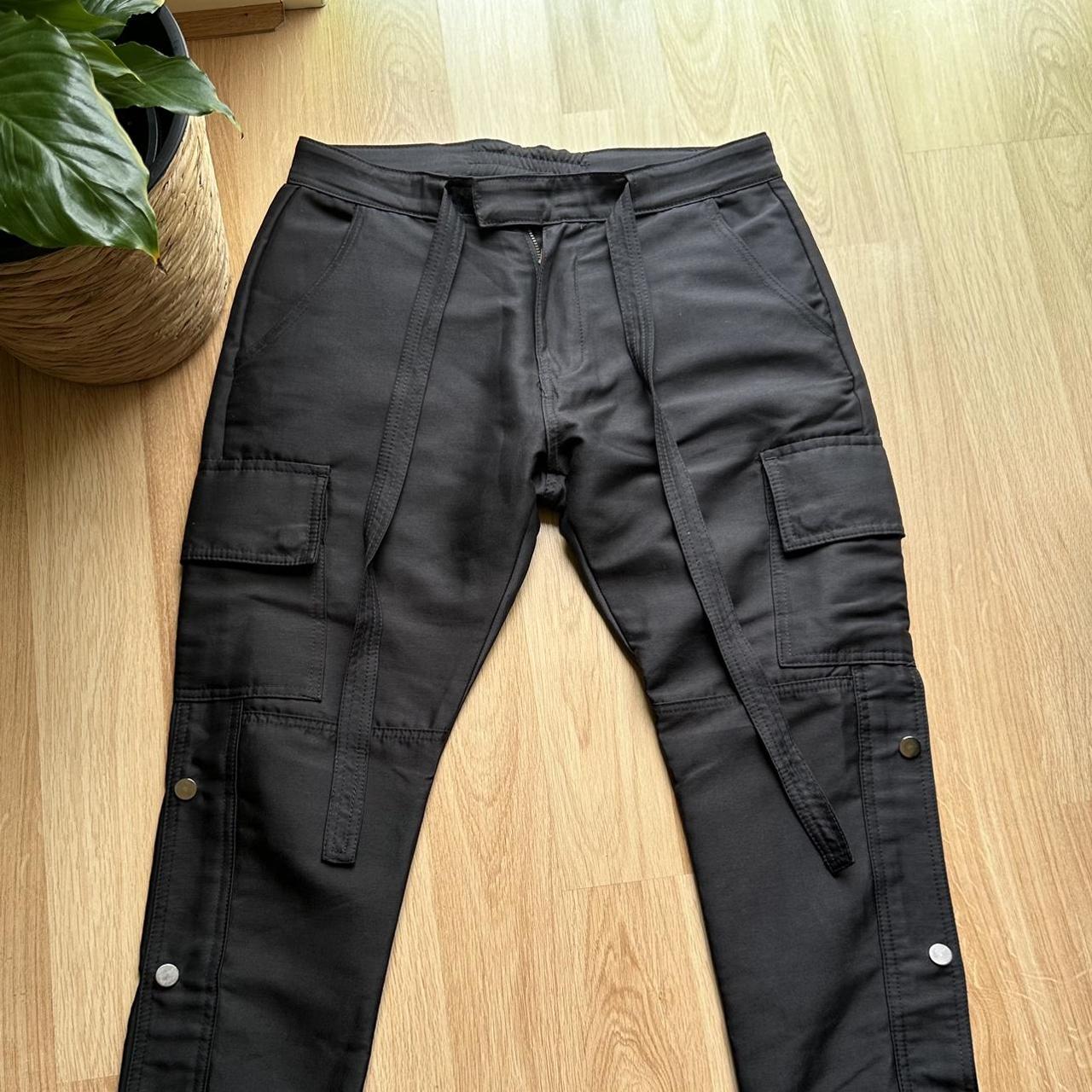 MNML Black Cargo Pants - Depop