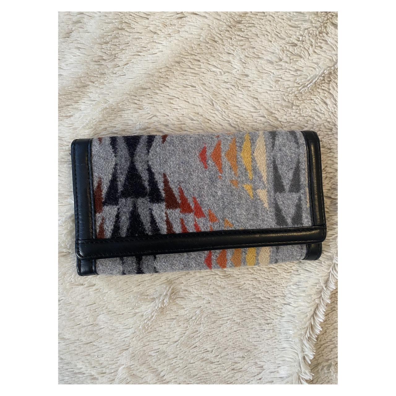 💵VINTAGE PENDLETON STYLE WALLET 💵USED BUT GORGEOUS... - Depop