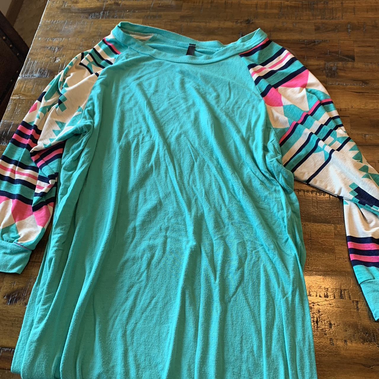 LuLaRoe Women's T-shirt | Depop