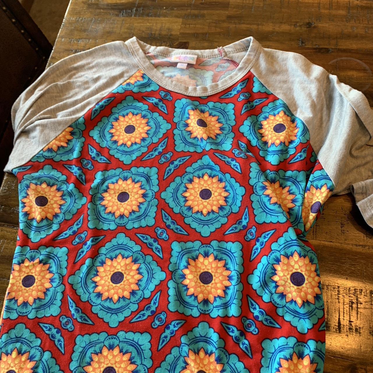 LuLaRoe Women's T-shirt | Depop