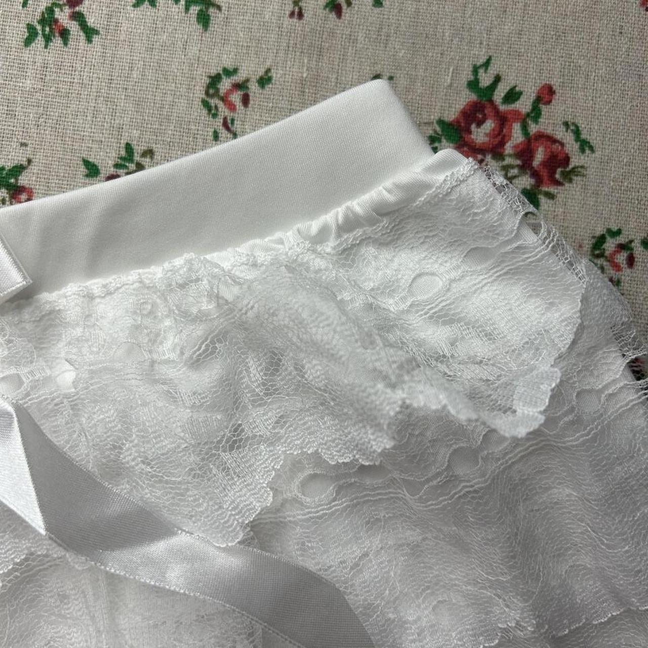 ADORABLE WHITE RUFFLE BLOOMER SHORTS. The cutest... | Depop