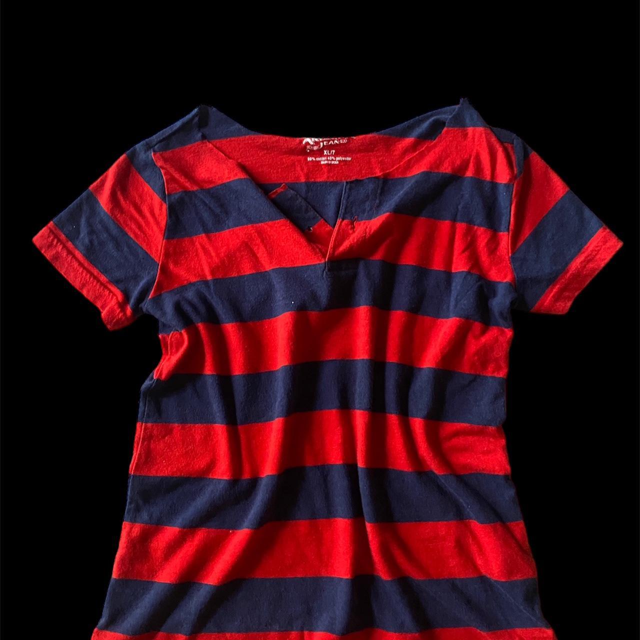 xl top but fits like a medium for some reason - Depop