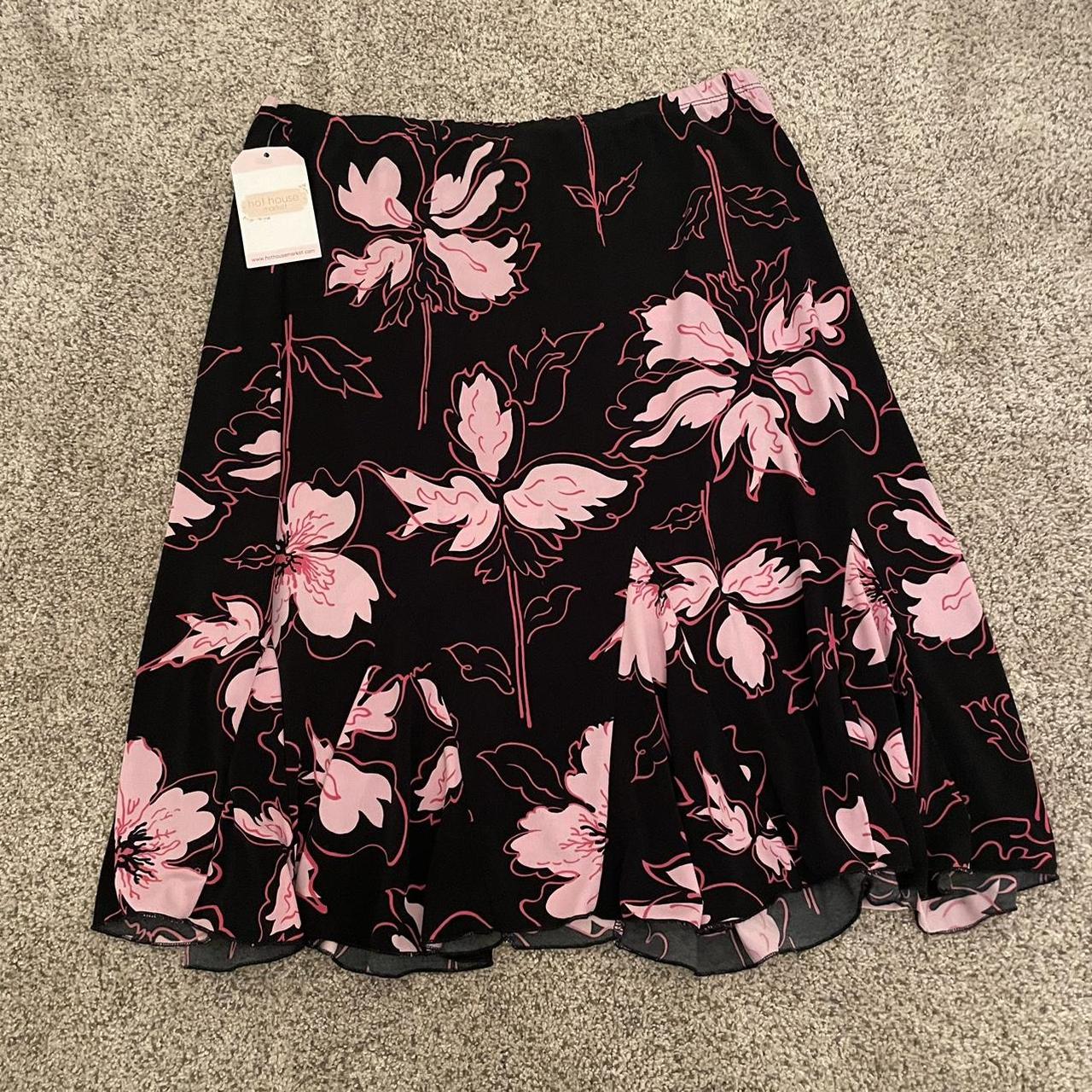 VINTAGE FLOWER MIDI SKIRT has a stretchy waistband... - Depop