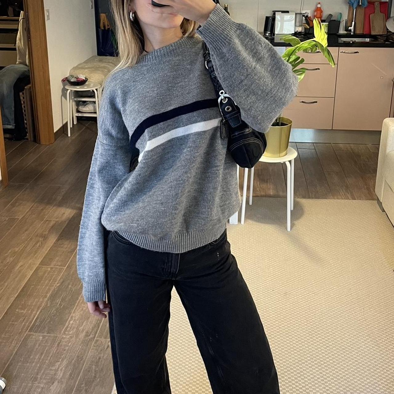 SUPER WARM VINTAGE GREY SWEATER🩶 SIZE S (I’m 165cm... - Depop