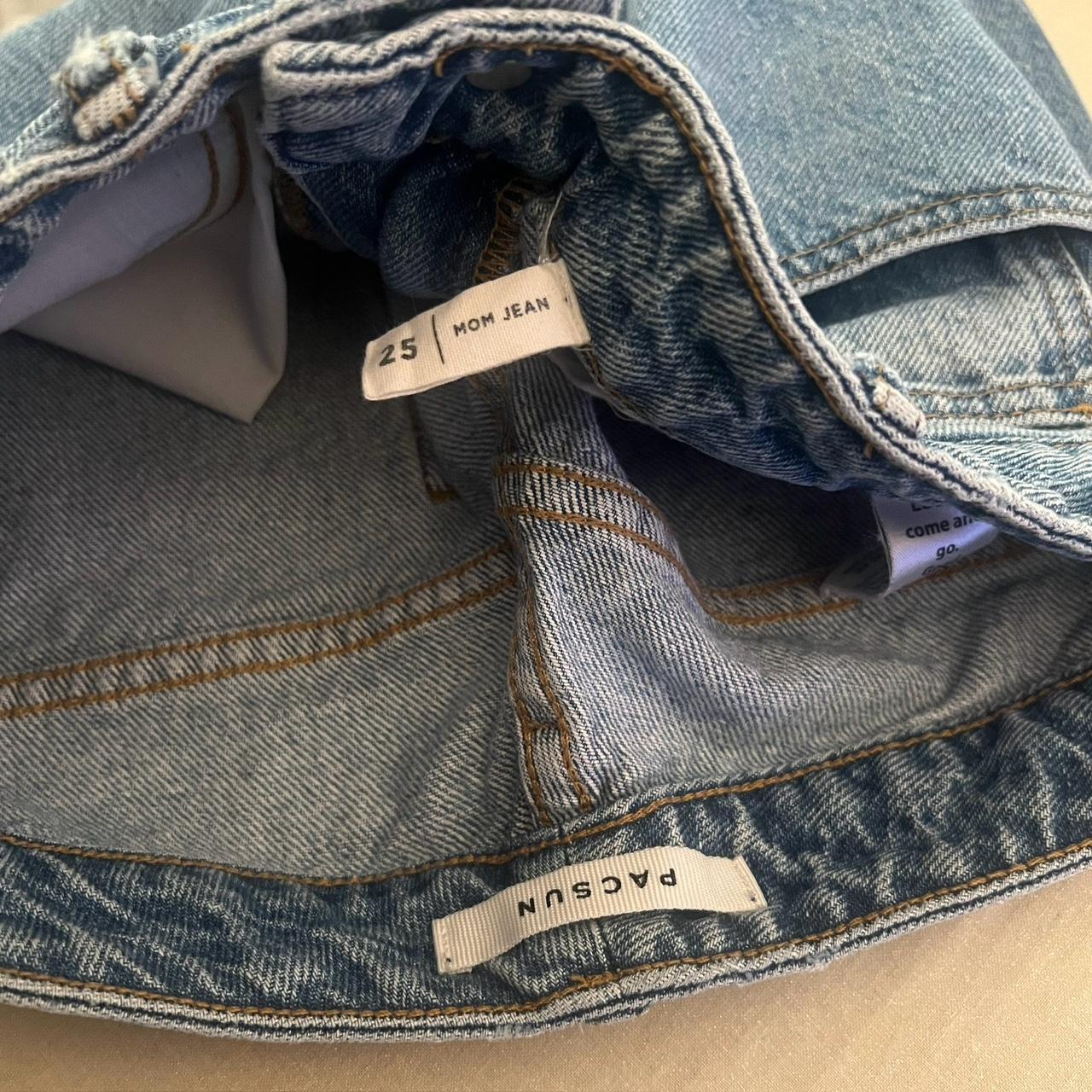 PACSUN MOM JEANS SIZE 25 - Depop