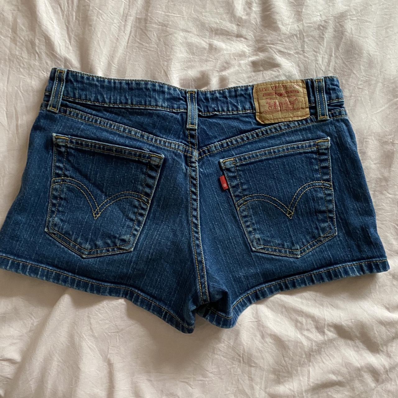 Levis low rise shorts - Depop