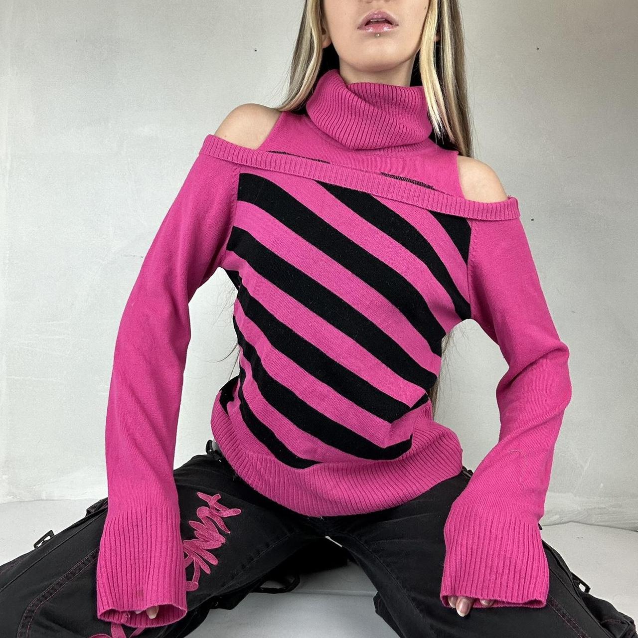 FREE UK SHIPPING 💞 true y2k cold shoulder pink and... - Depop