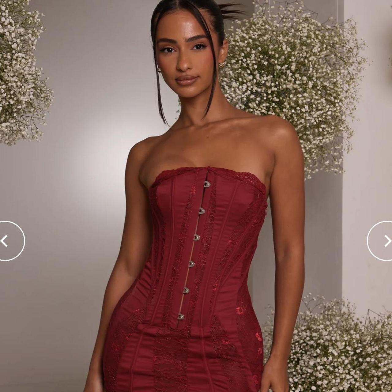 The lace clasp detail mini - Red. Only worn once for... - Depop