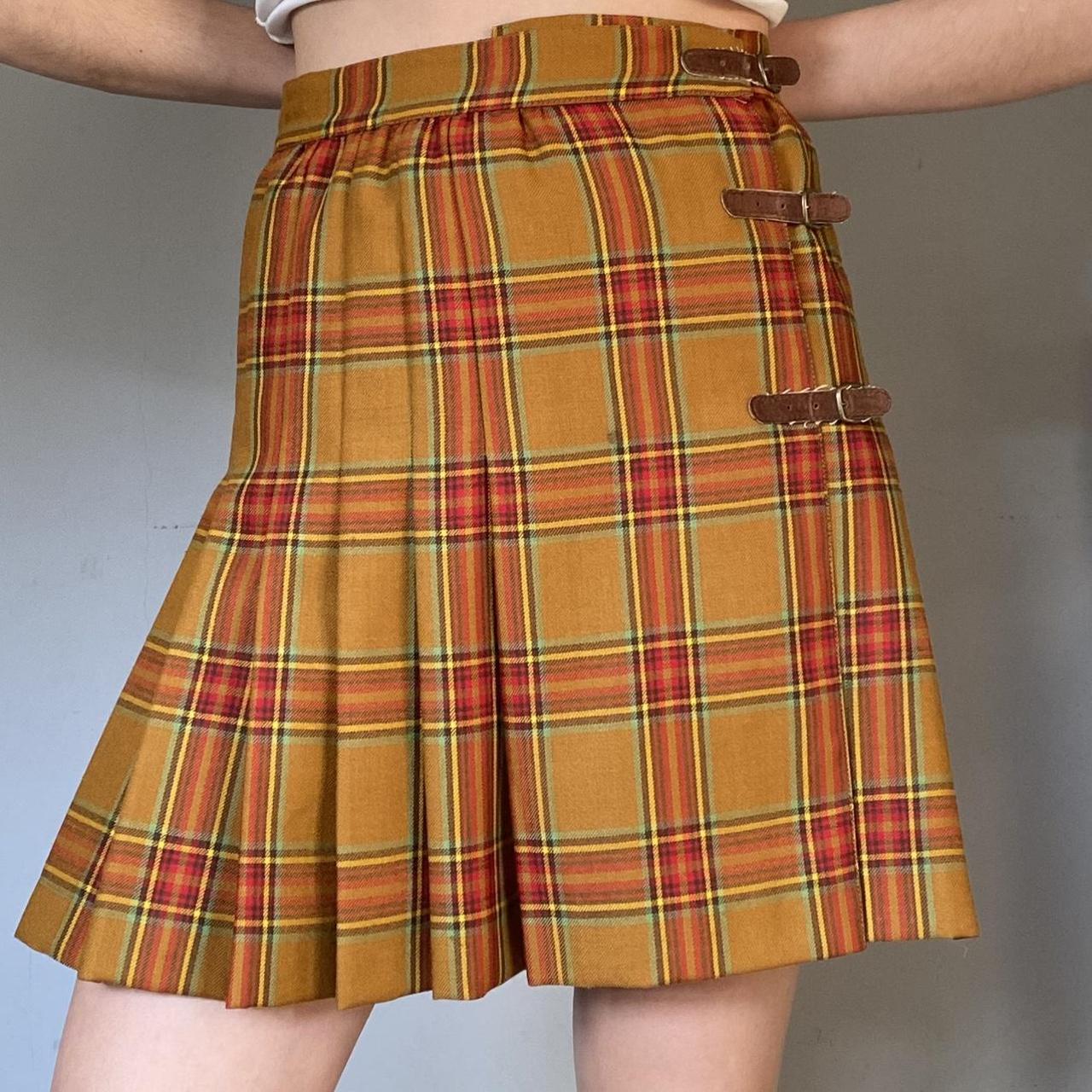 Max and Co pleated kilt skirt Model is waist 25”... - Depop