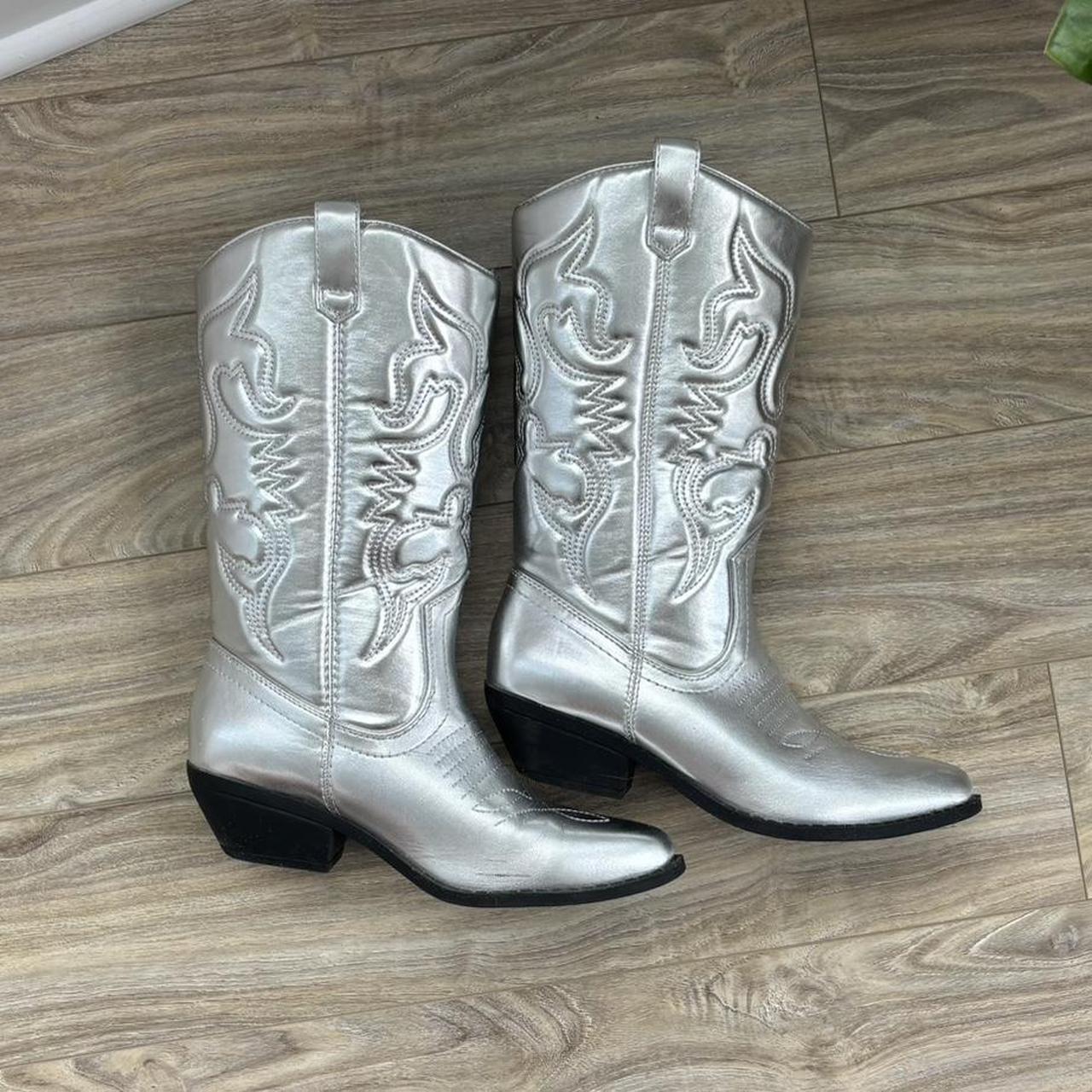 Silver cowboy boots with a vintage vibe. In really... - Depop