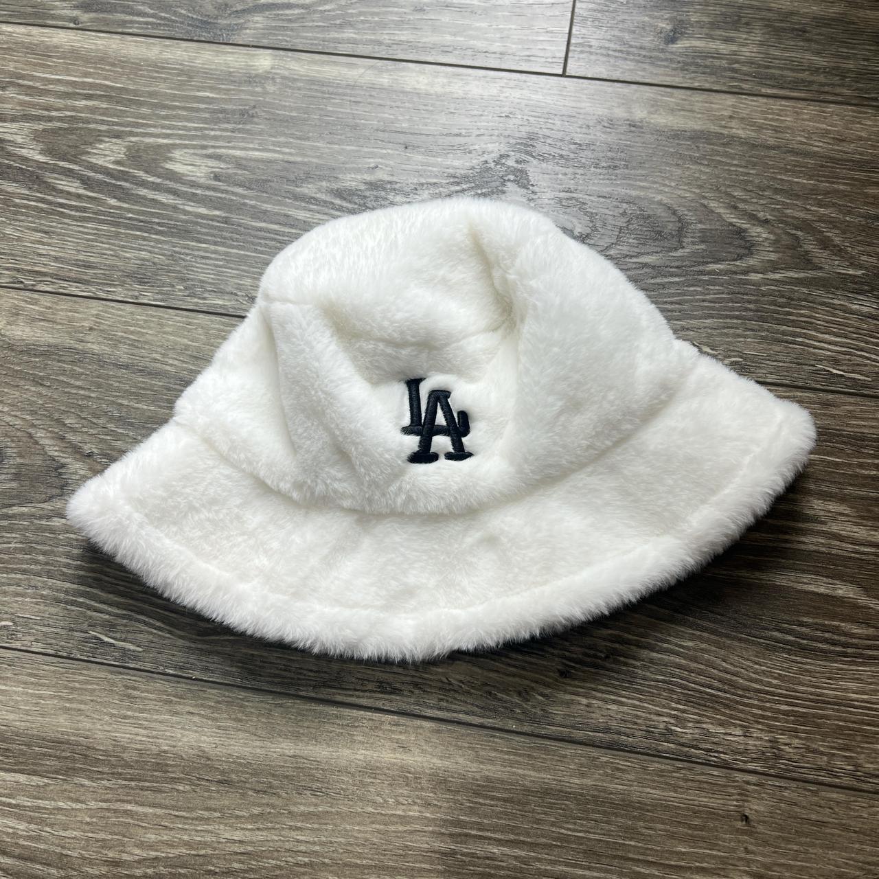 white La fuzzy hat! 🤍 ️ #fuzzyhat #white #hat - Depop