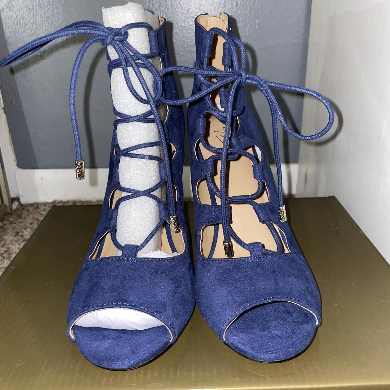 Thalia Sodi Women's Navy and Blue Courts | Depop